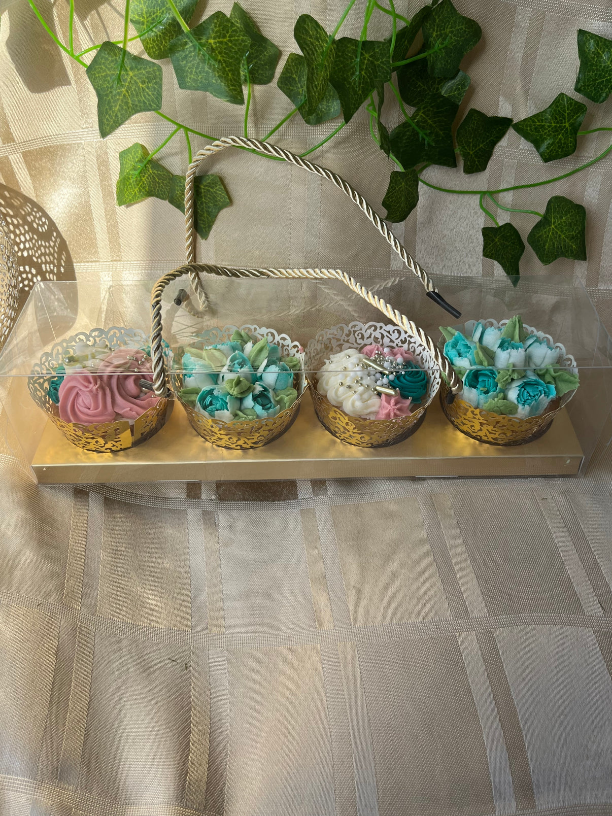 Luxury Cupcake Box 4 Hold-Gold – Candyland packaging