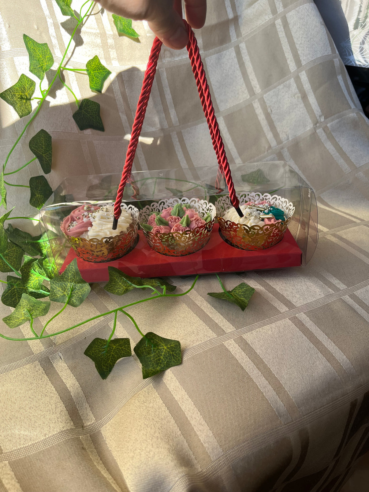 Luxury Cupcake Box 3 Hold-Red – Candyland packaging